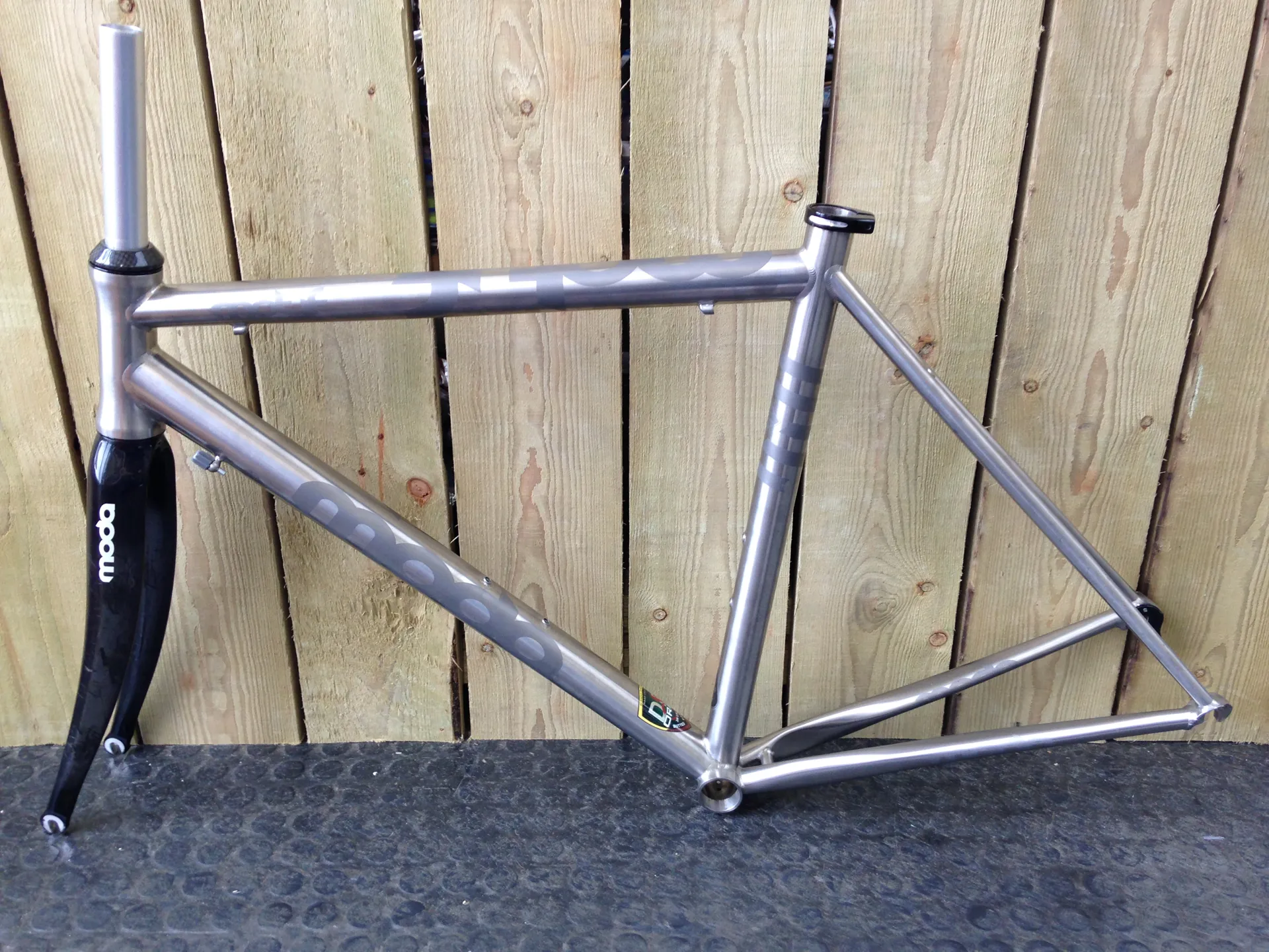Moda Motif Titanium Road Frameset 2013